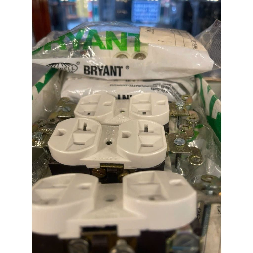 Ổ ĐIỆN BRYANT(CR15-BW) MÀU TRẮNG Hubbell Electrical Products – Phụ Kiện ...