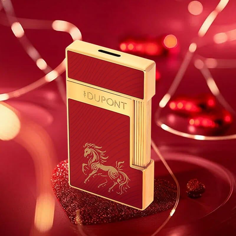 Bật Lửa S.T. Dupont Slimmy Red Horse – Lửa Khò Xanh Cao Cấp – DEVA Shop