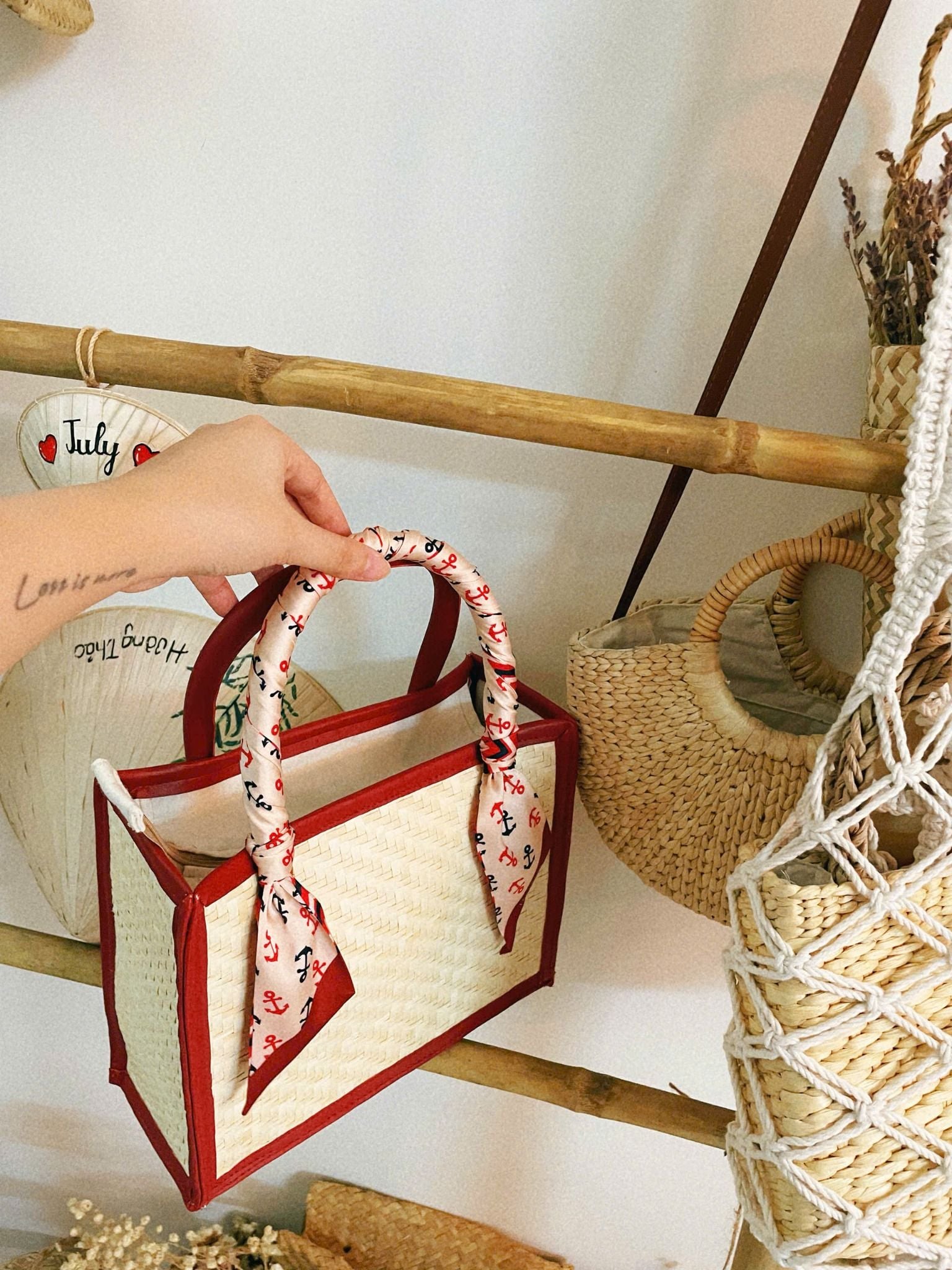 Túi Red Velvet Mix Khăn Lụa Zigzag Mỏ Neo 4SEASON – LÁ TINY