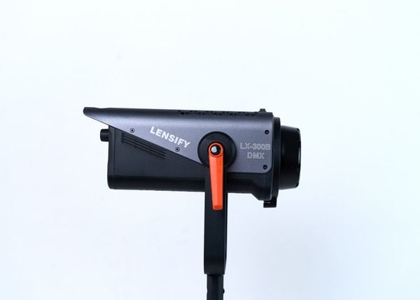 LX-300B – lensify